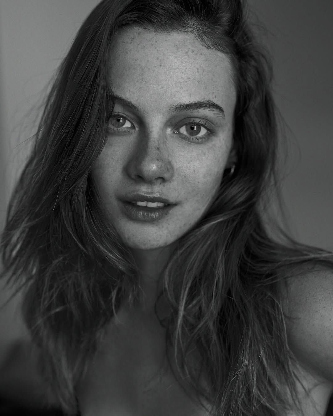 Matilda Price : Su biografía - SensaCine.com.mx