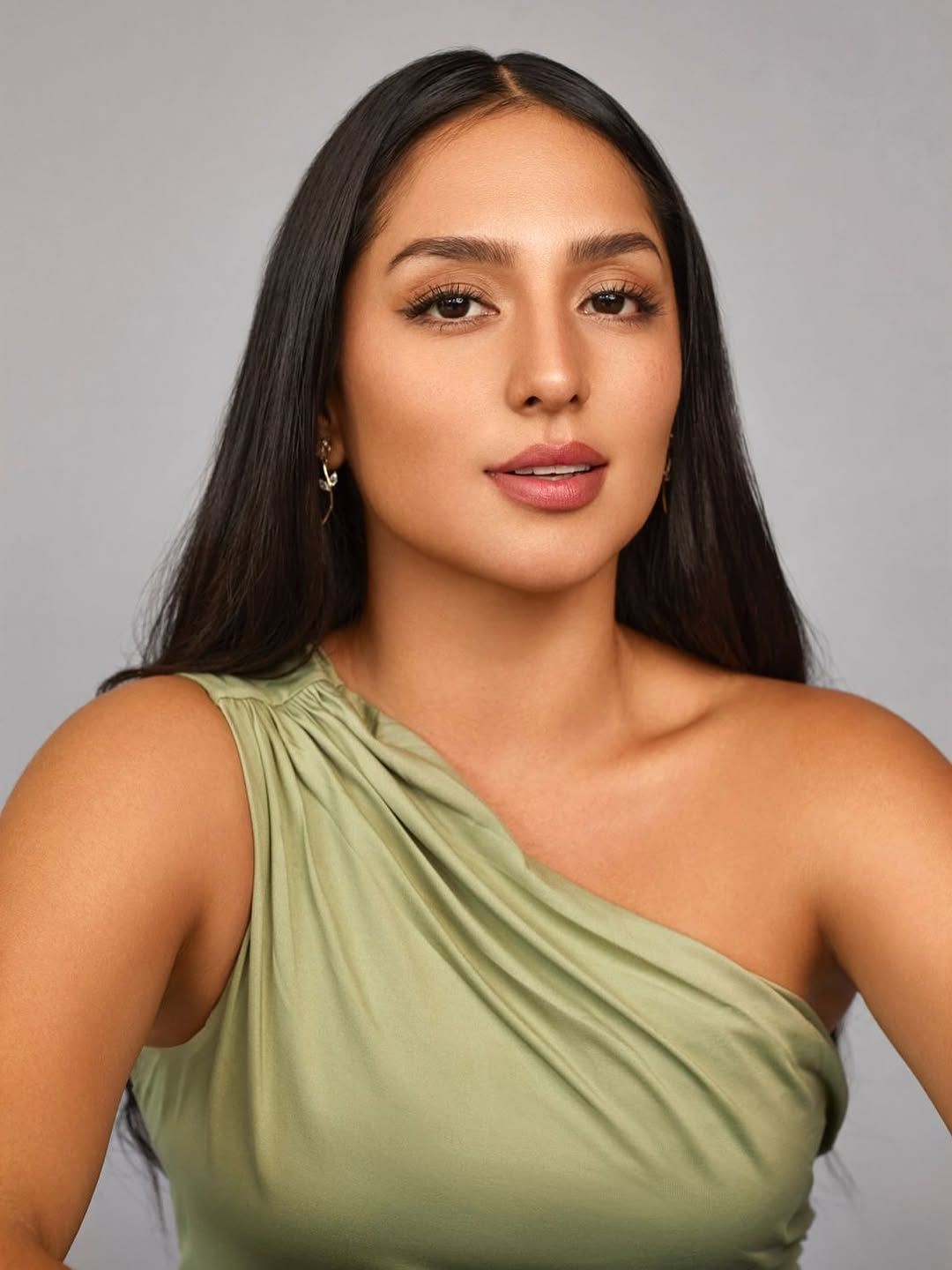 Paola Flores : Su biografía - SensaCine.com.mx