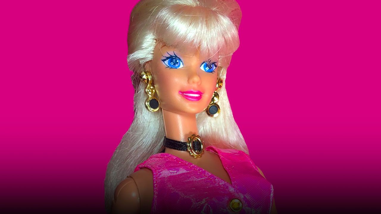 La Perturbadora Mu eca Barbie De Los A os 90 Que Ten a Cintura Humana la-perturbadora-mu-eca-barbie-de-los-a-os-90-que-ten-a-cintura-humana