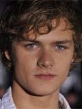 Finn Jones : Su biografía - SensaCine.com.mx