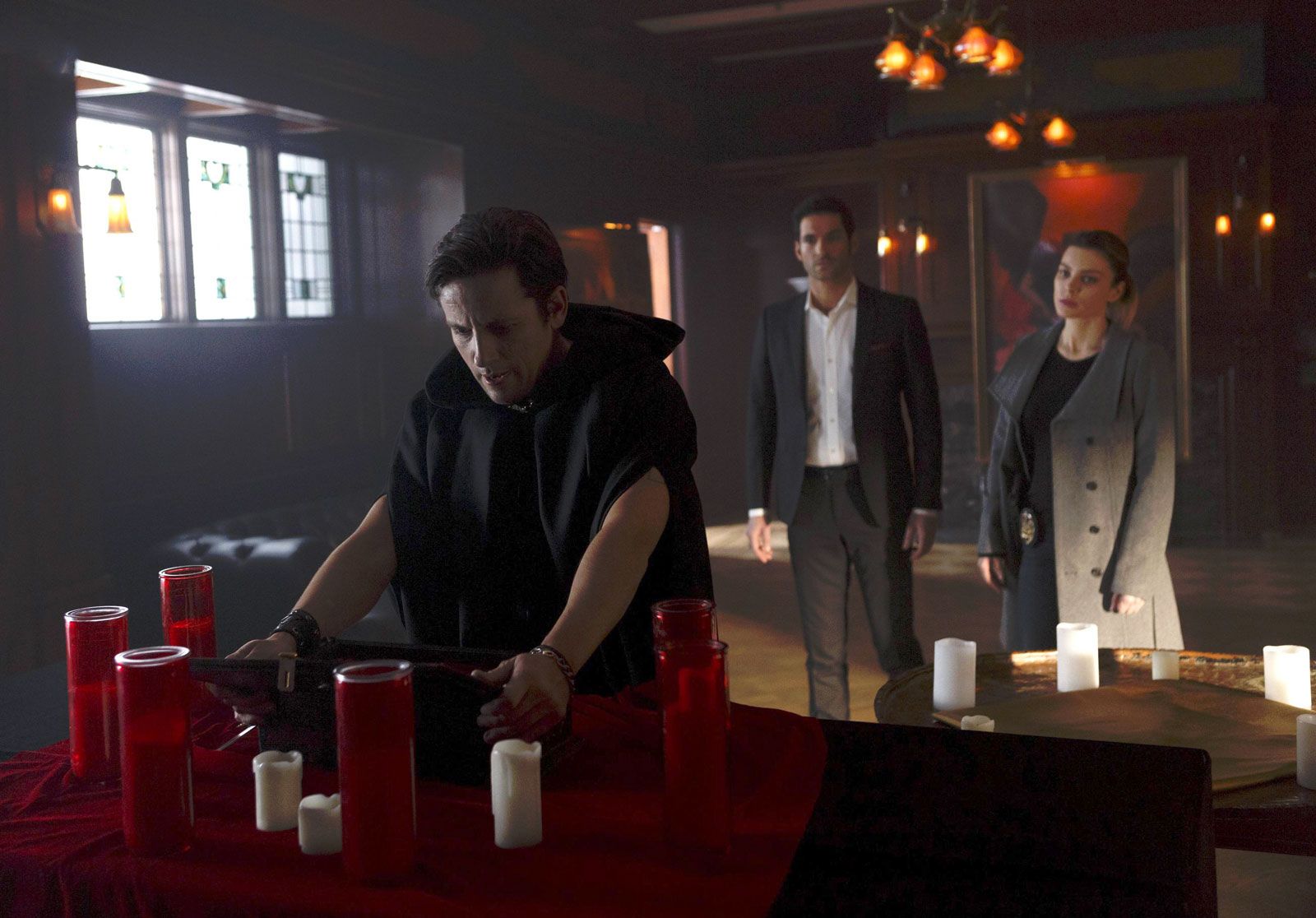 Lucifer : Lucifer : Foto Lauren German, Tom Ellis - Foto 361 sobre 461 ...