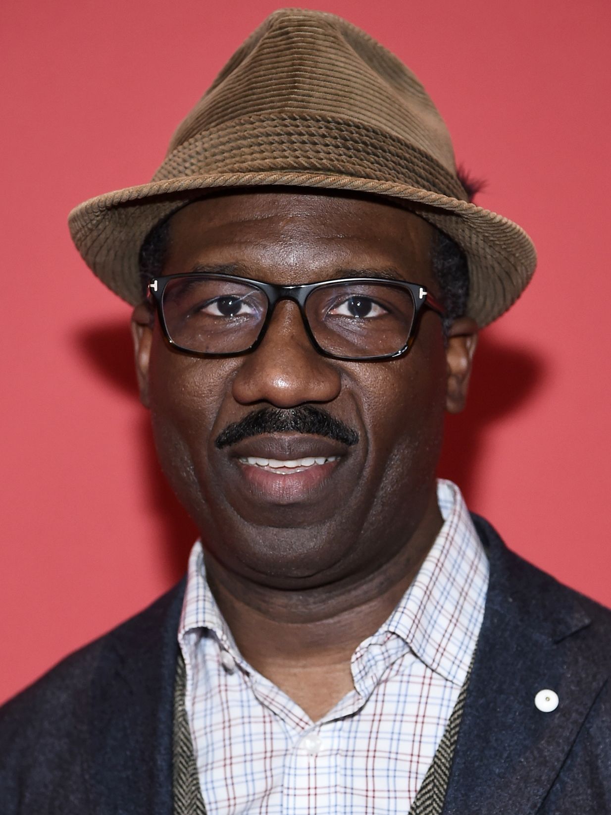 Russell G. Jones : Su biografía - SensaCine.com.mx