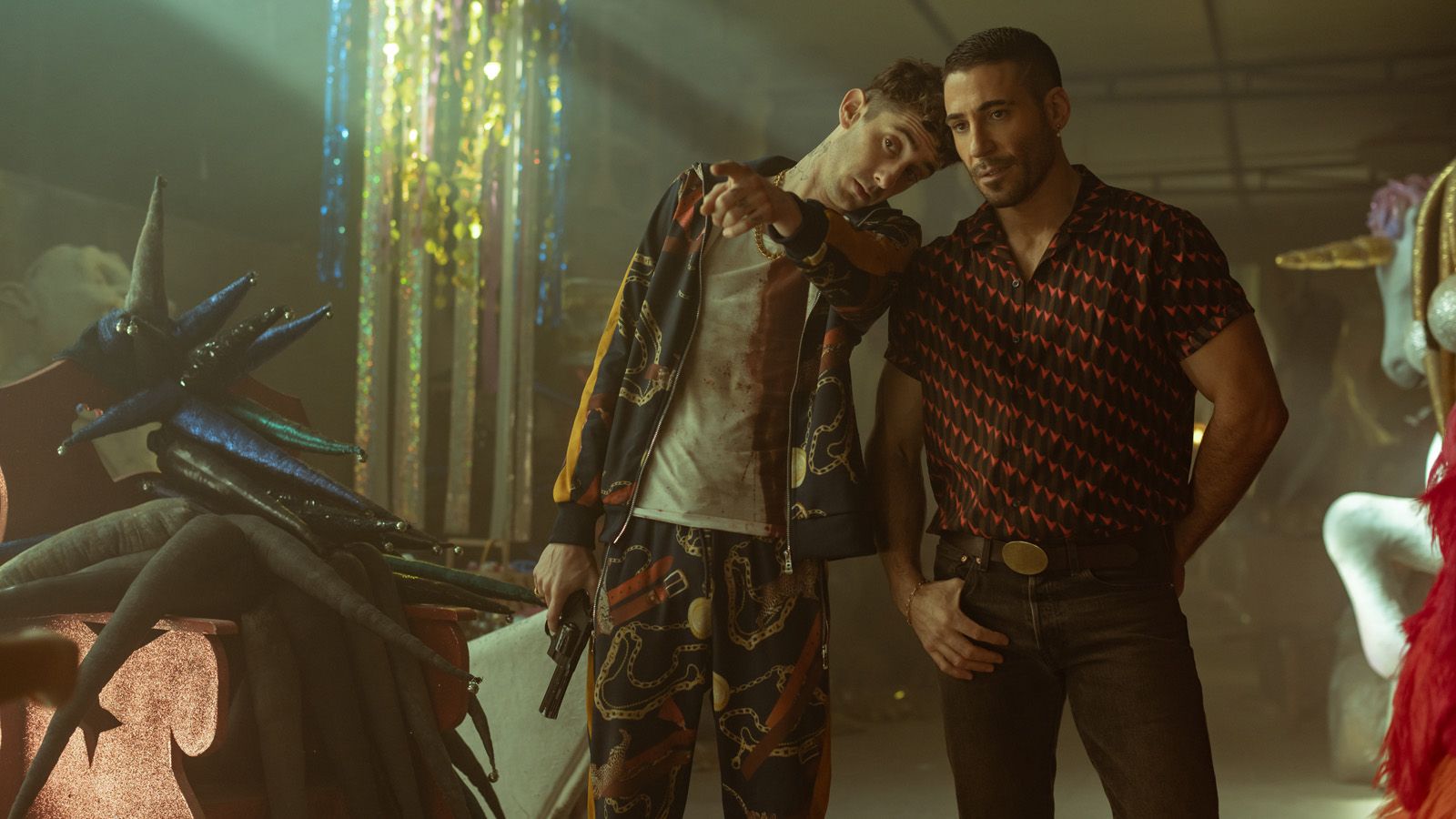 Sky Rojo : Sky Rojo : Foto Enric Auquer, Miguel Ángel Silvestre - Foto 34 sobre 89 - SensaCine ...