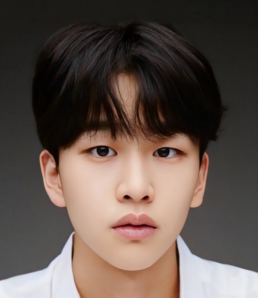 Yoon-Woo Kim : Su biografía - SensaCine.com.mx